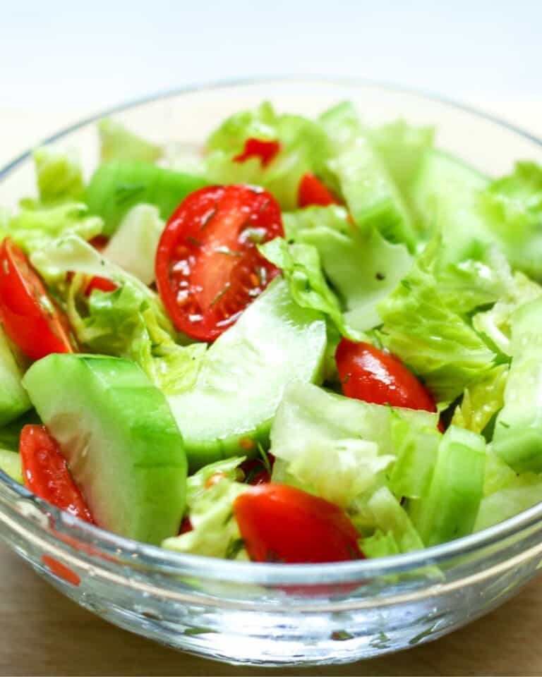 Lettuce Cucumber Tomato Salad - saladonaroll.com